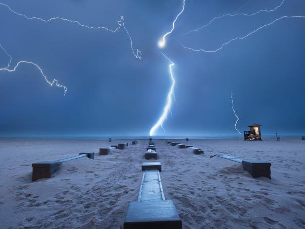 When Lightning Strikes Sand, It Creates Bizarre Glass Sculptures ...