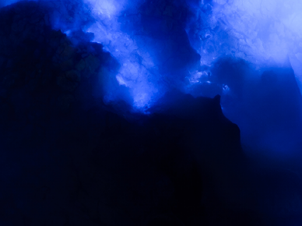 Find Out Why Indonesia's Kawah Ijen Volcano Burns a Brilliant Blue ...