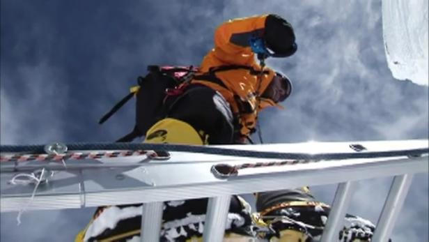 On the Ropes | Everest: Beyond the Limit | Discovery